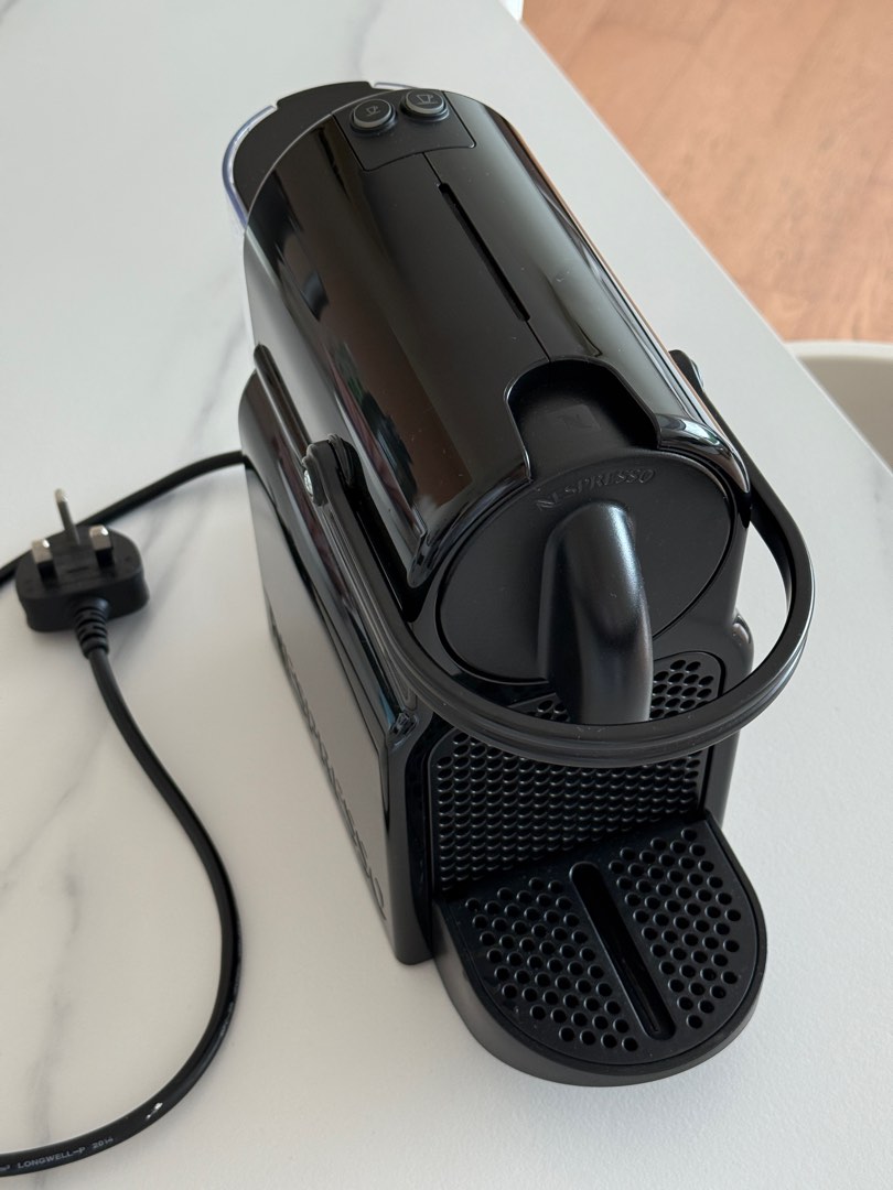 Nespresso Inissia D40 Coffee Machine, 家庭電器, 廚房電器, 咖啡機及咖啡壺 - Carousell