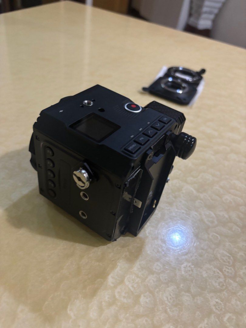 ZCAM e2m4 + locking mounts + ssd, Photography, Video Cameras on Carousell