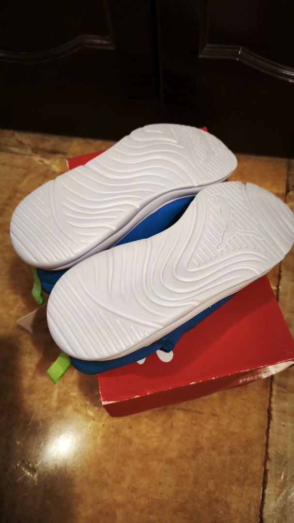 Brand new Puma Slip-On Sneakers, 兒童＆孕婦用品, 嬰兒及小童流行時尚 - Carousell