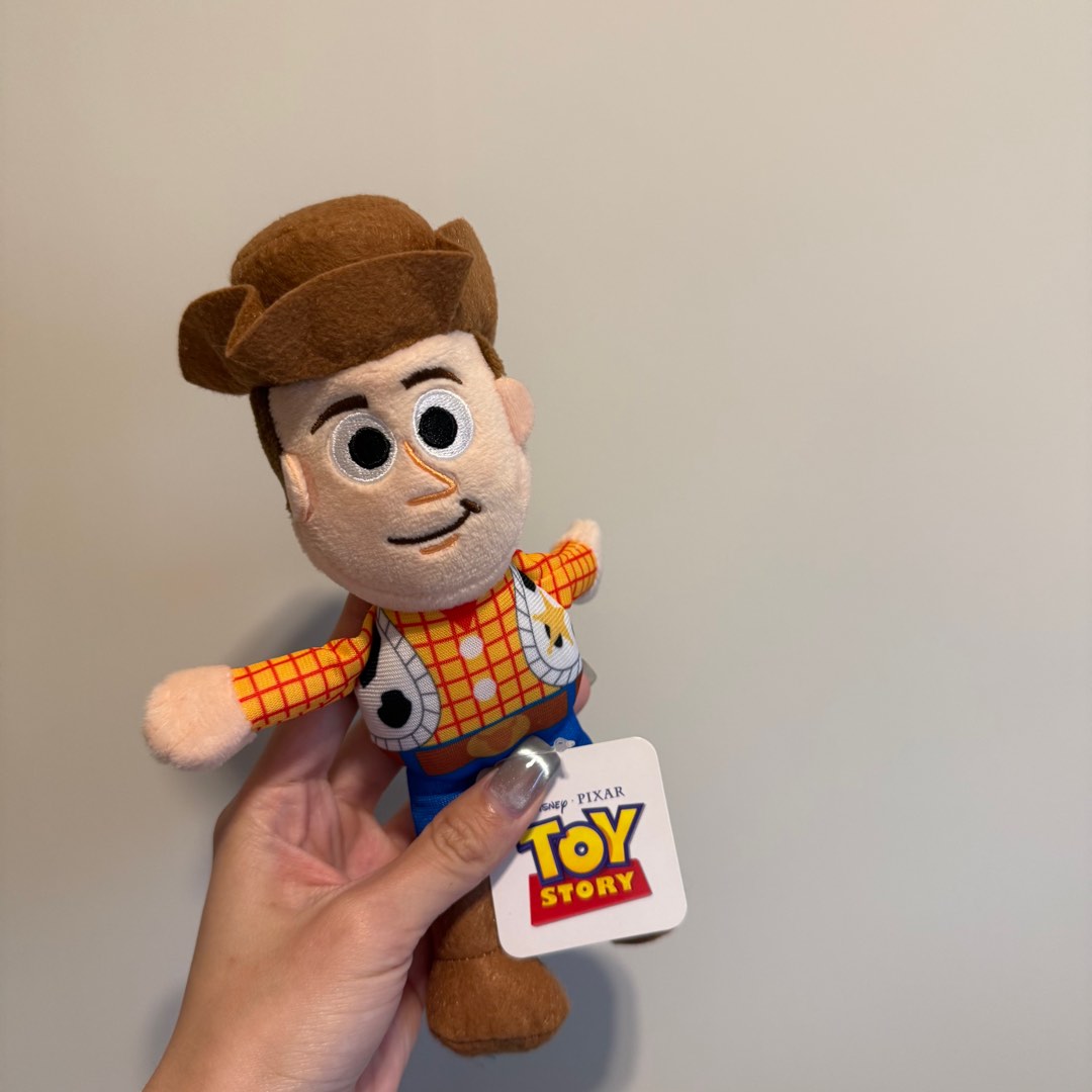 Disney Pixar Toy Story Woody Plush, 興趣及遊戲, 玩具 & 遊戲類 - Carousell