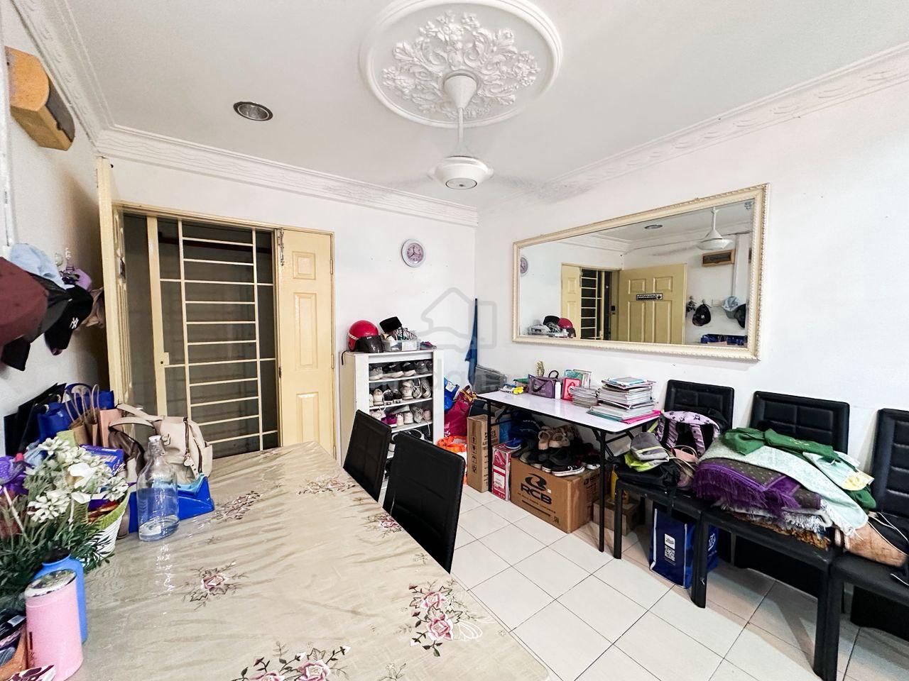 Rumah Murah Rawang !! Apt Laguna Biru 850sqft ( Level 2) 210K Nego ...