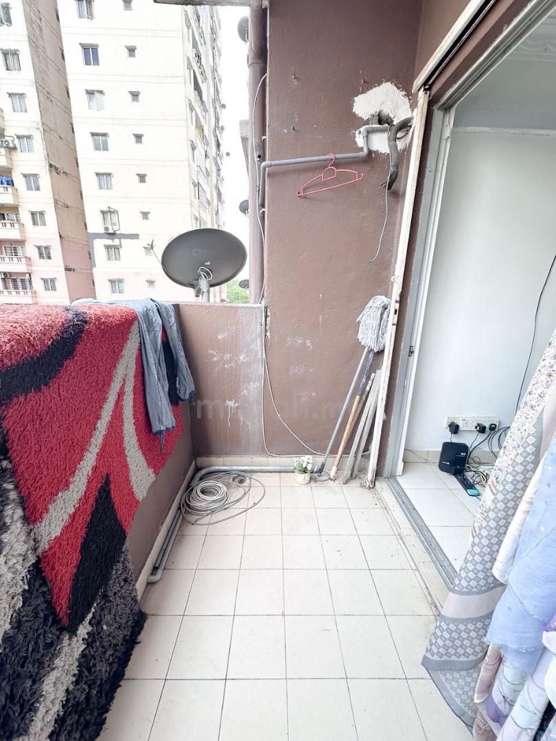 Rumah Murah Rawang !! Apt Laguna Biru 850sqft ( Level 2) 210K Nego ...