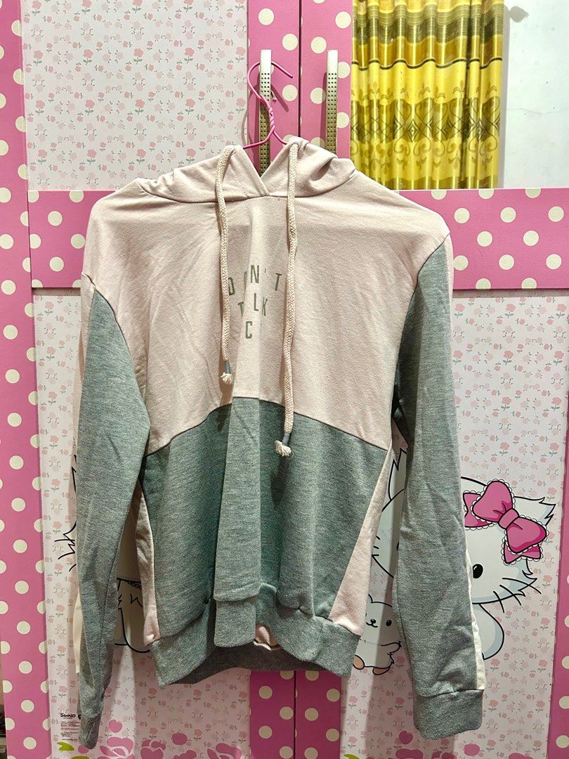 Hoodie Nevada Two Tone , Fesyen Wanita, Pakaian Wanita, Atasan di Carousell