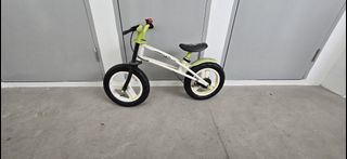 Morph Balance Bike - Red and White, Sports Equipment, Bicycles & Parts ...