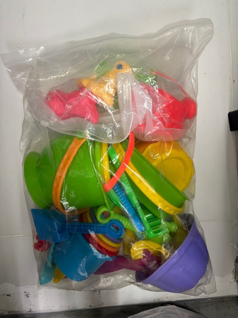 Beach Toys Set - Buckets, Shovels, and Molds, Hobbies & Toys, Toys ...
