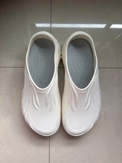 Crocs Pollex Clog - Gray, Men's Fashion, Footwear, Flipflops and Slides ...