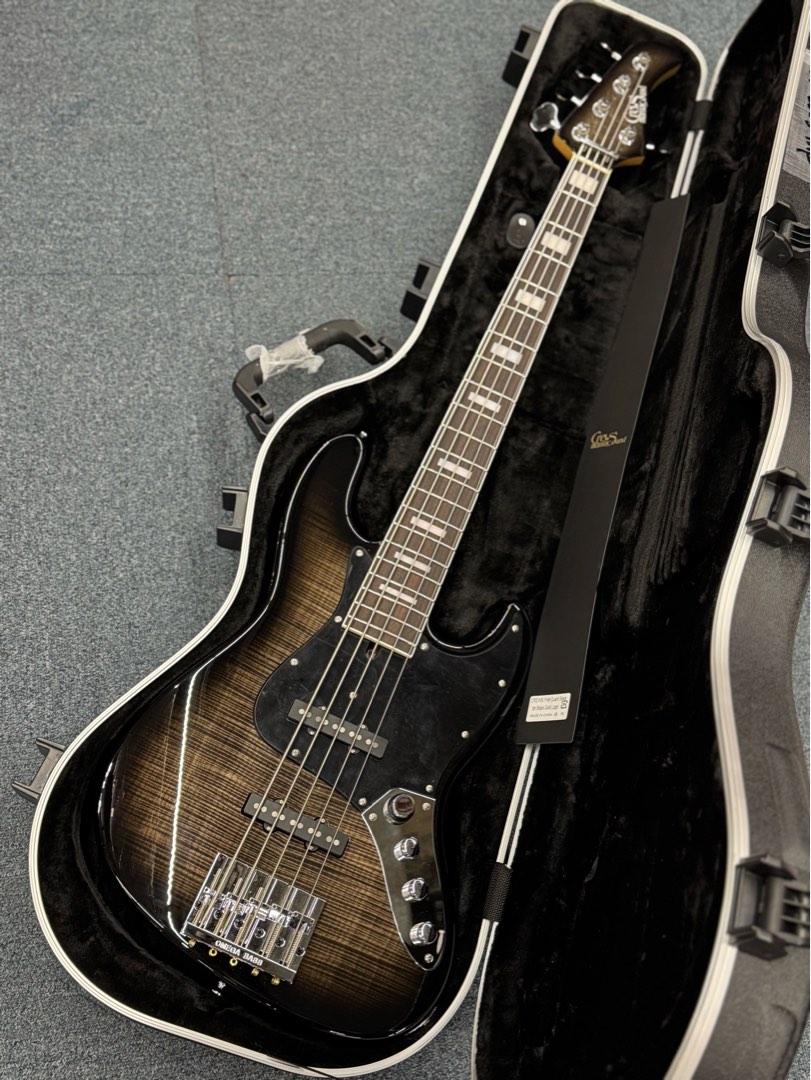 Custom Crews Maniac Sound Bass, Hobbies & Toys, Musical Instruments on ...