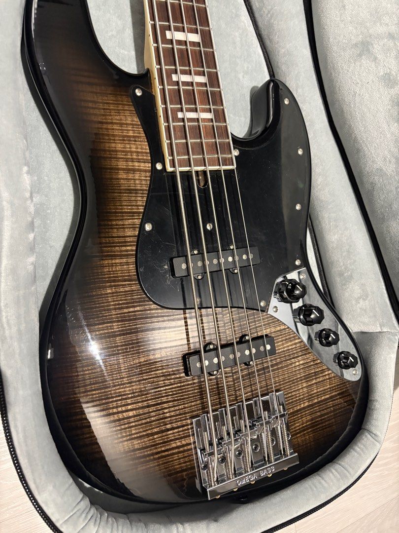 Custom Crews Maniac Sound Bass, Hobbies & Toys, Musical Instruments on ...