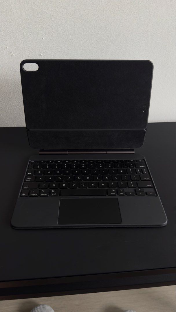 iPad Air(M3) 11 inch Apple Magic Keyboard, Computers & Tech, Parts ...