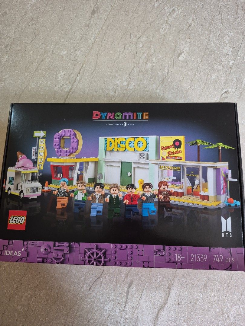 LEGO Ideas Friends Central Perk Set, Hobbies & Toys, Toys & Games on ...