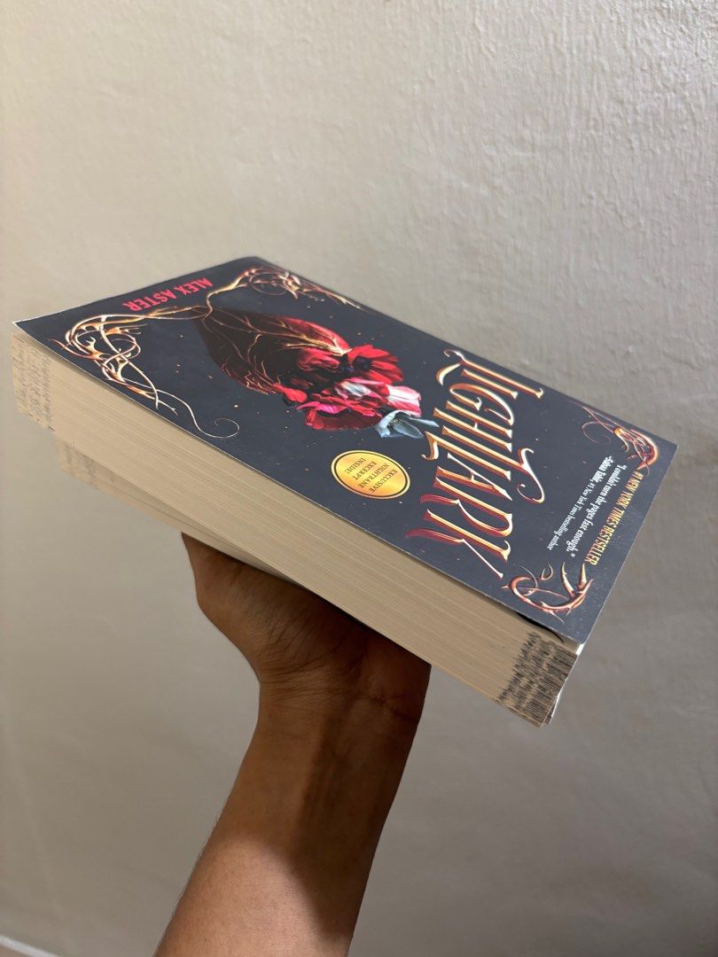 Lightlark by Alex Aster preloved romance fantasy english book tiktok ...