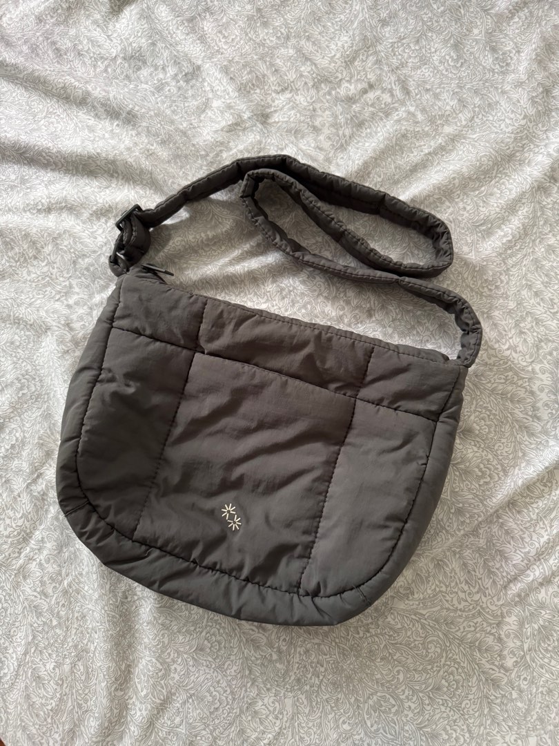 The Paper Bunny Puffer Swing, Women's Fashion, Bags & Wallets, Shoulder ...