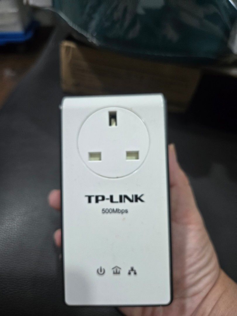 TP Link AV500+ Gigabit Powerline Adapter with AC Pass Through, TV ...