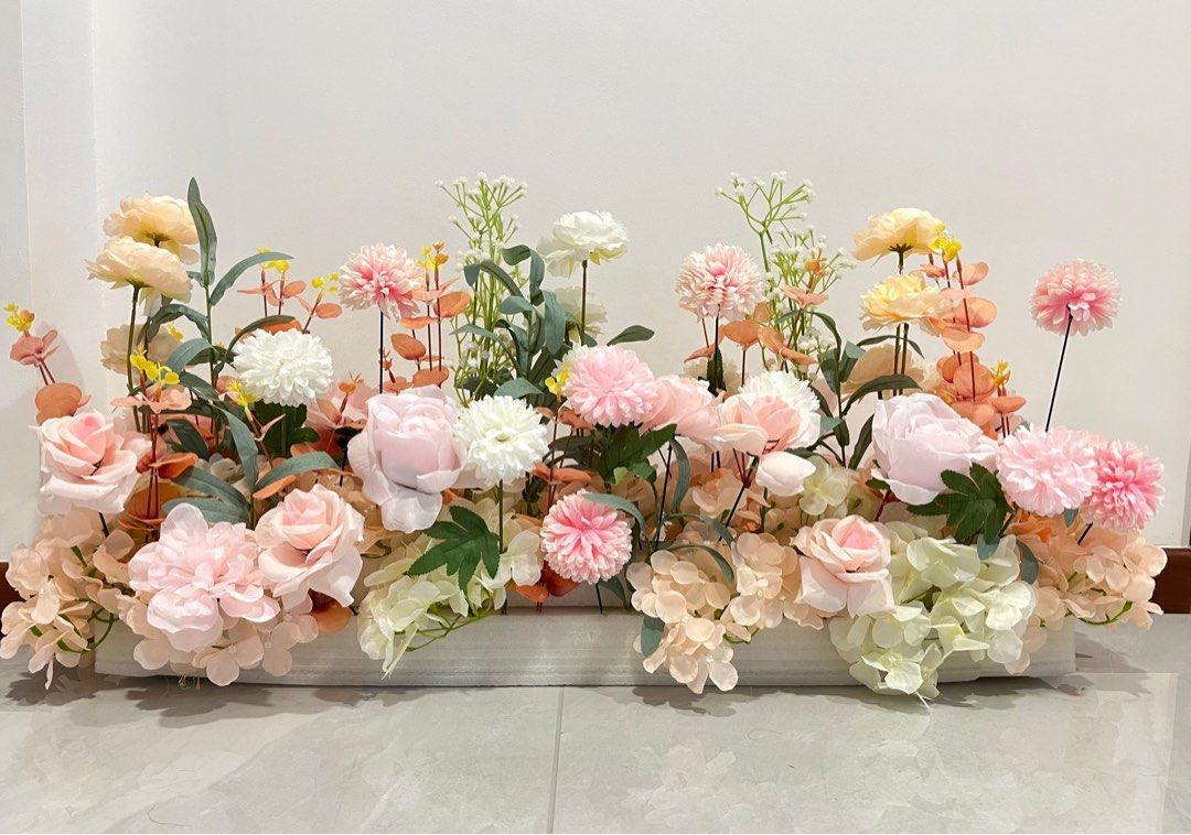 1m Flower Hedges, Hobbies & Toys, Flowers & Bouquets on Carousell