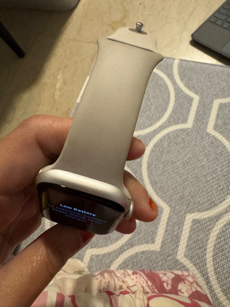 Apple Watch - Low Battery, Mobile Phones & Gadgets, Wearables & Smart ...