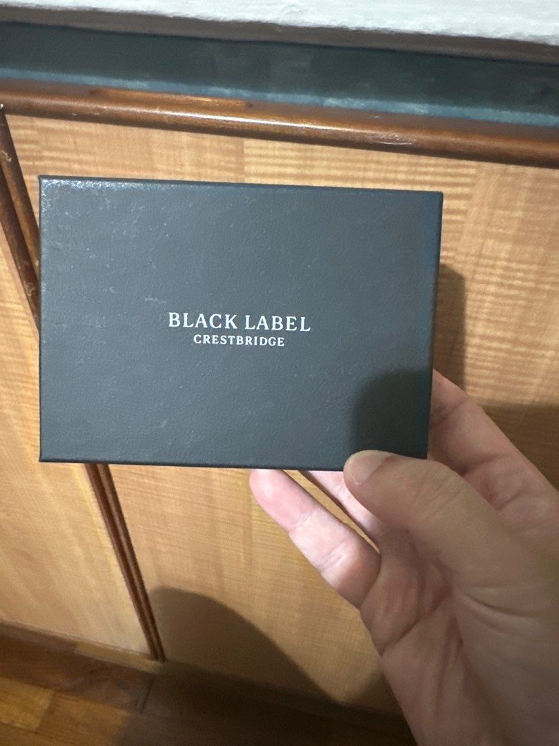 Black Label Crestbridge Cardholder, Men's Fashion, Watches ...
