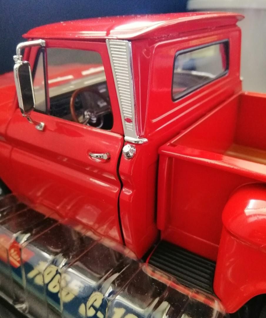 Brand New Collectibles 1965 Chevy Chevrolet C-10 Stepside 1:18 Metal ...
