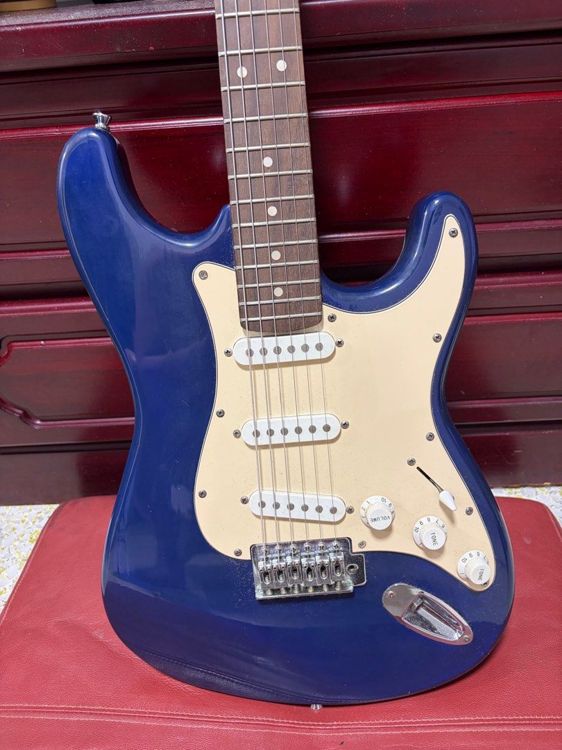 Beautiful Electric Guitar - Blue, Hobbies & Toys, Musical Instruments ...