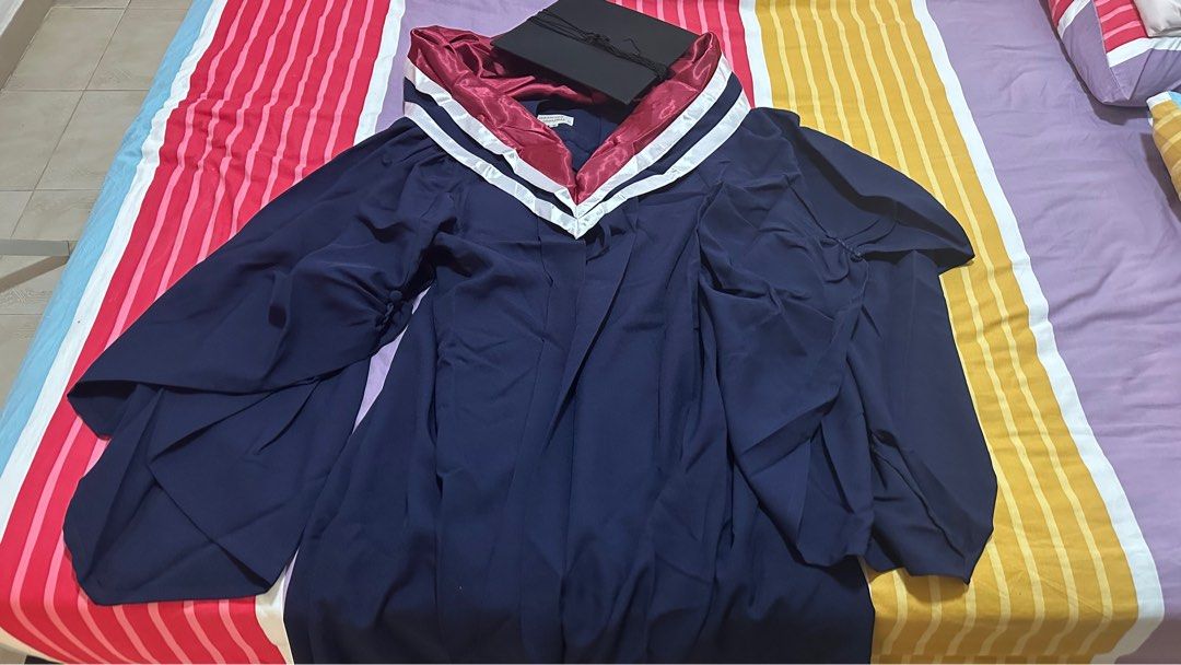 Free NTU Graduation Gown Full Set (SOH Humanities), Women's Fashion ...