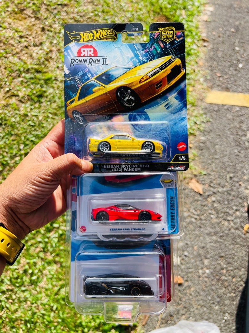 Hot Wheels Ronin Run II Nissan Skyline GT-R Ferrari( include postage ...