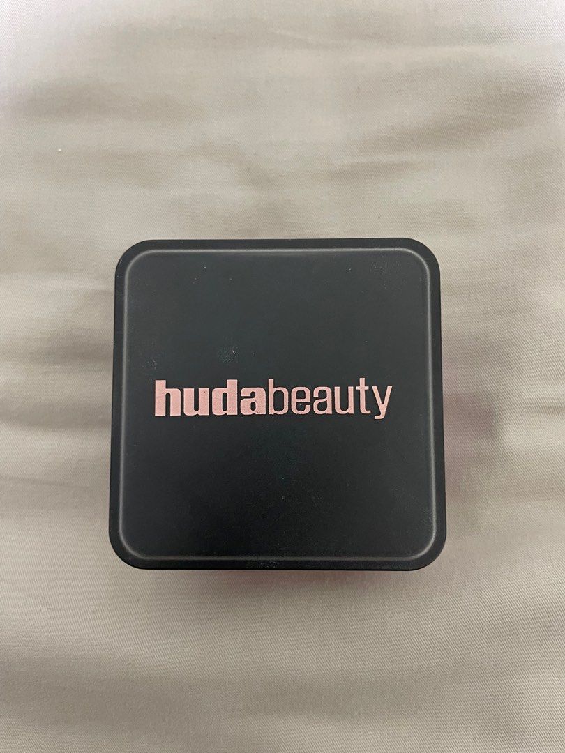 Huda Beauty Loose Powder - Ube Birthday Cake, Beauty & Personal Care ...