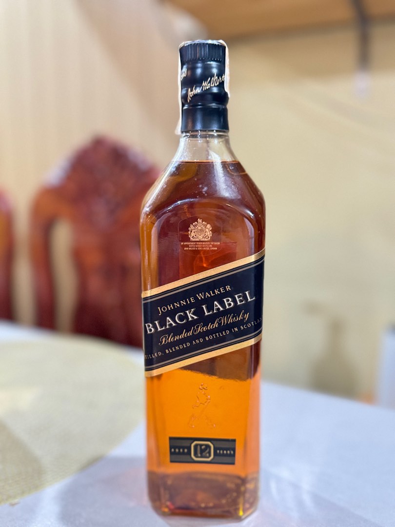 Johnnie Walker Black Label Blended Scotch Whisky 1L, Food & Drinks ...