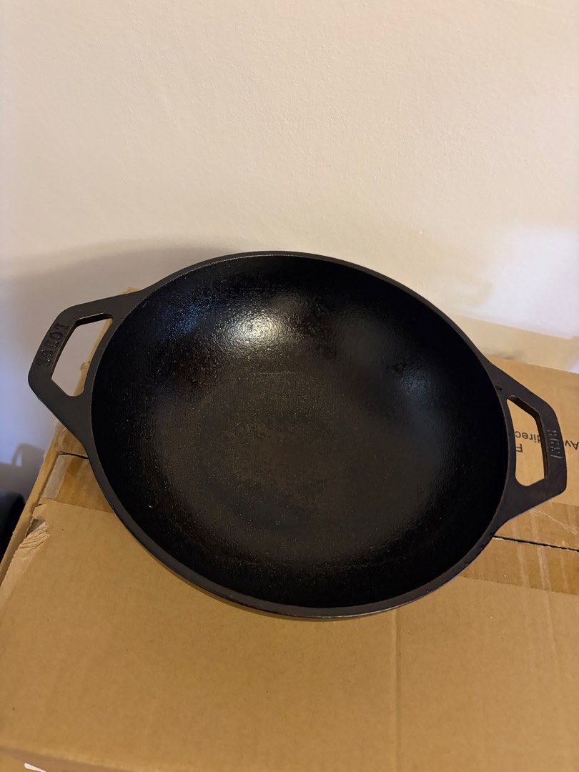 Lodge Cast Iron Wok - 9 inch, Furniture & Home Living, Kitchenware ...
