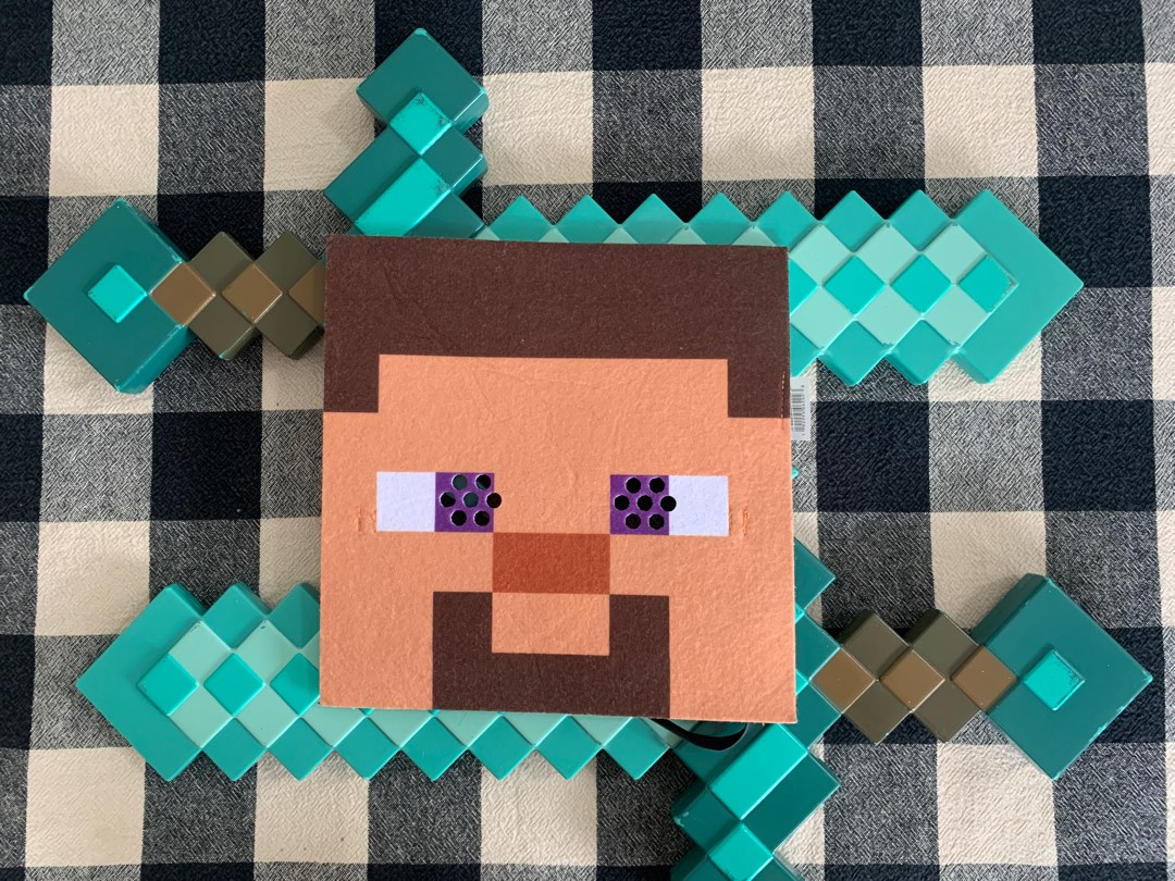 Minecraft Diamond Sword and Steve Head Set, Hobbies & Toys, Toys ...