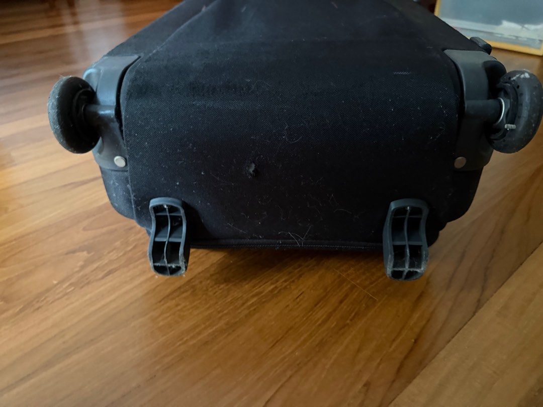 Samsonite Black Rolling Suitcase, Hobbies & Toys, Travel, Luggage on ...