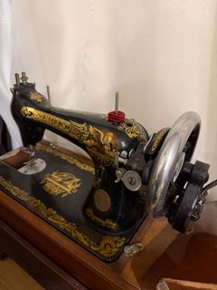Singer Traditional Sewing Machine + Portable Box + Motorized, TV & Home ...