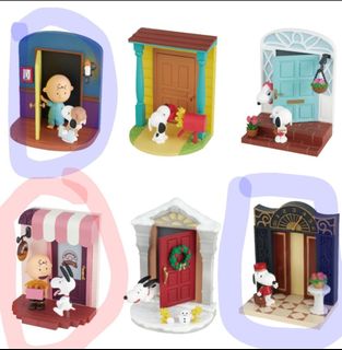 Snoopy Figurine with Doghouse popcorn and water bottle, Hobbies & Toys ...