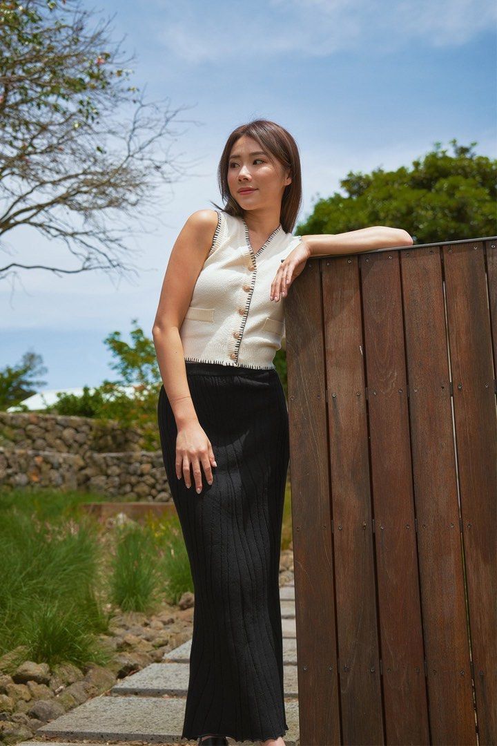 TCL x Mongabong Alison Contrast Vest, Women's Fashion, Tops, Blouses on ...