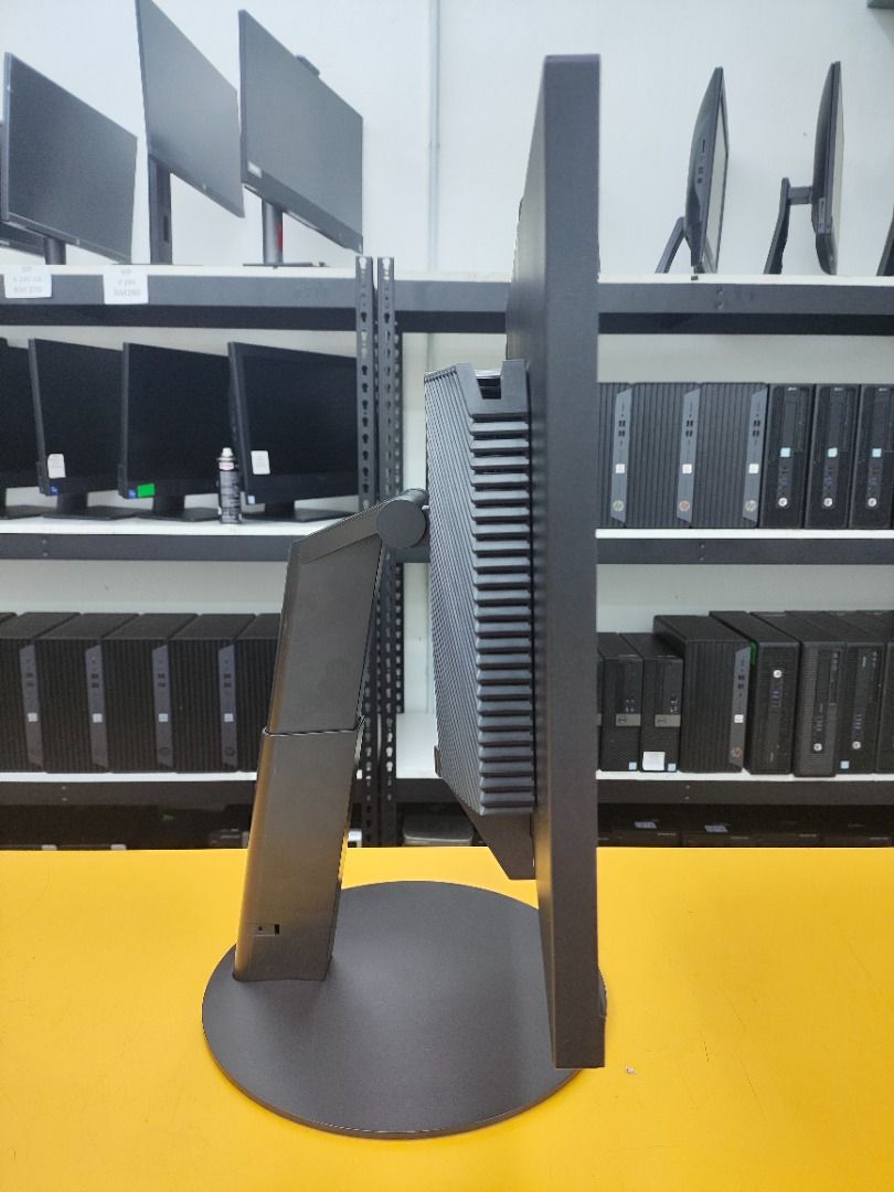 ThinkCebtre TIO 24" Gen 4 Monitor With Lenovo Mini PC (8GB RAM/256GB ...