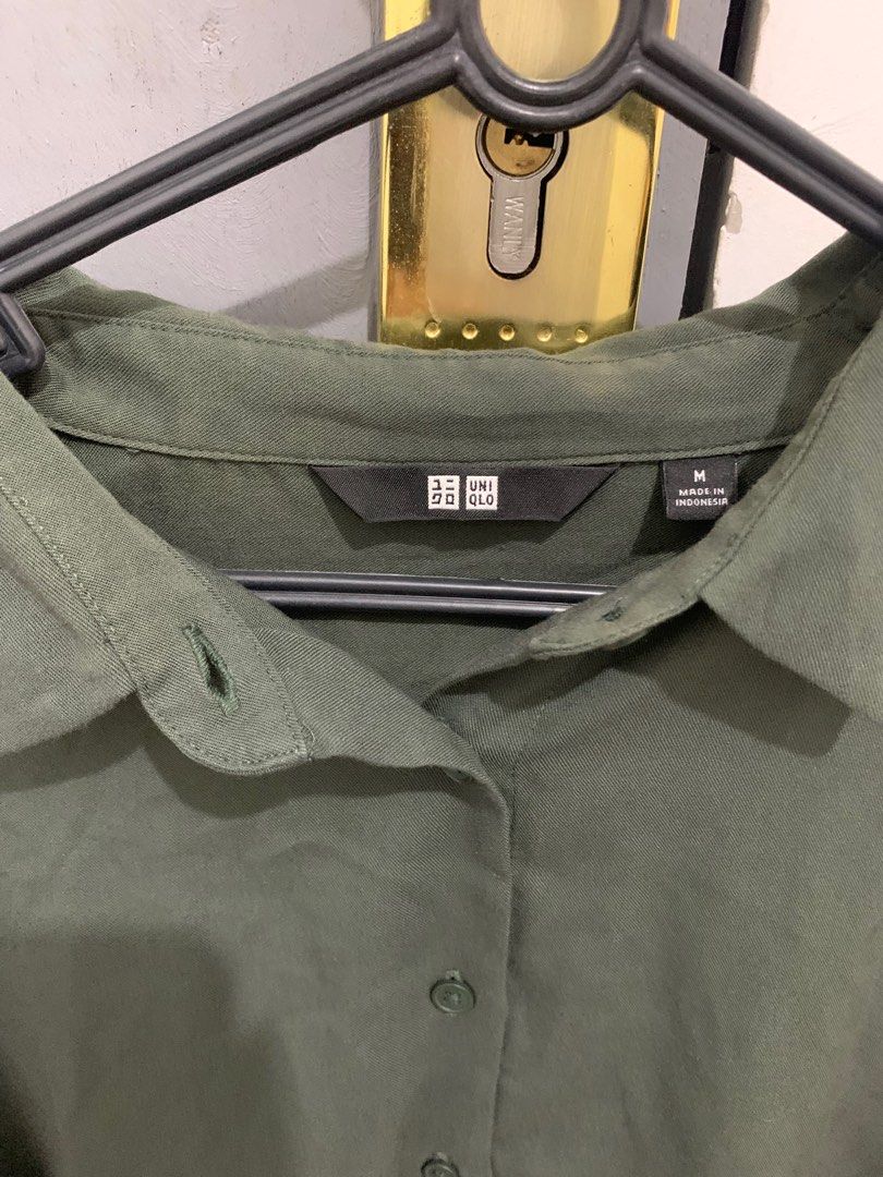 UNIQLO Kemeja Ijo Botol | M, Fesyen Wanita, Pakaian Wanita, Atasan di ...