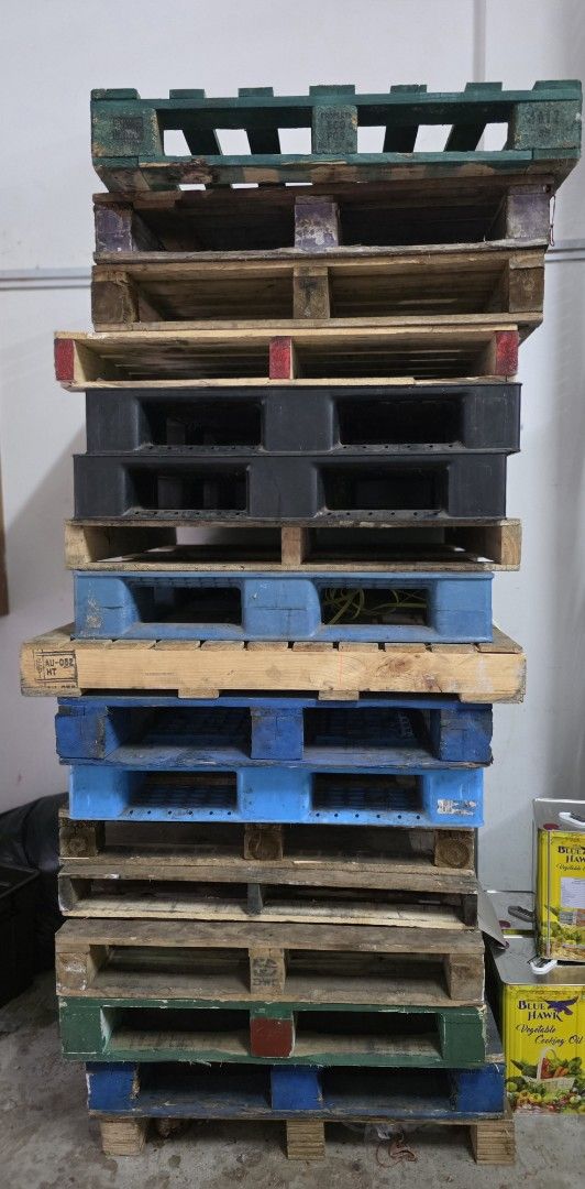 Used Wooden Pallets - Various Colors, Furniture & Home Living, Home ...