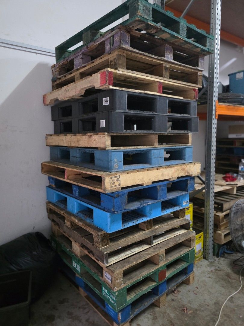 Used Wooden Pallets - Various Colors, Furniture & Home Living, Home ...
