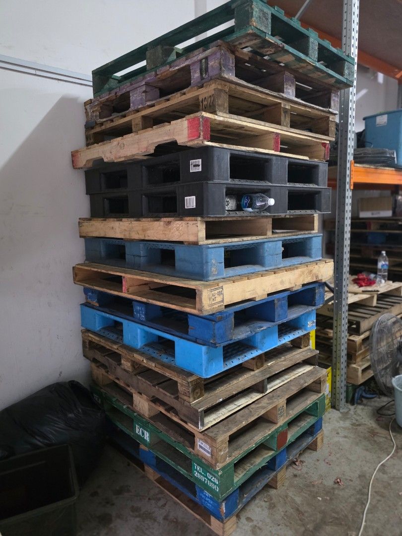 Used Wooden Pallets - Various Colors, Furniture & Home Living, Home ...