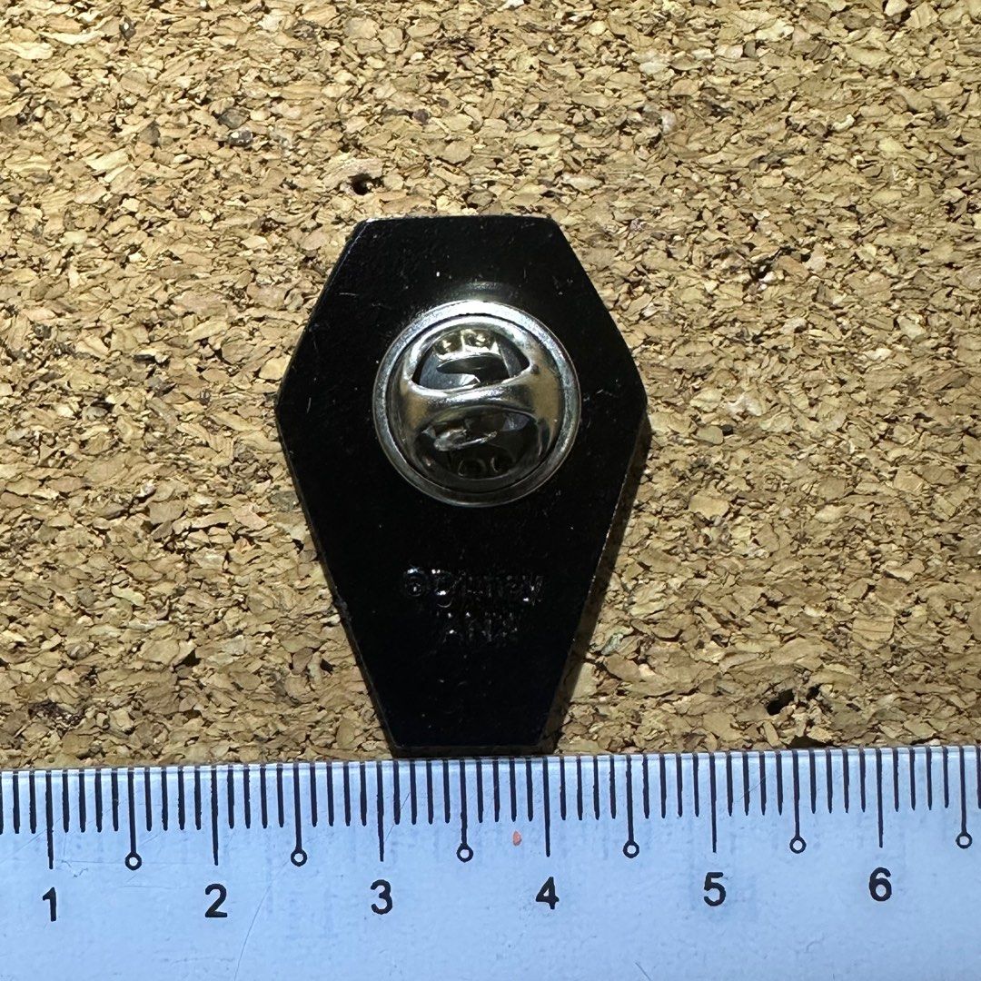 Vil Schoenheir Pomefiore Coffin Icon Pin - Twisted Wonderland Mystery ...
