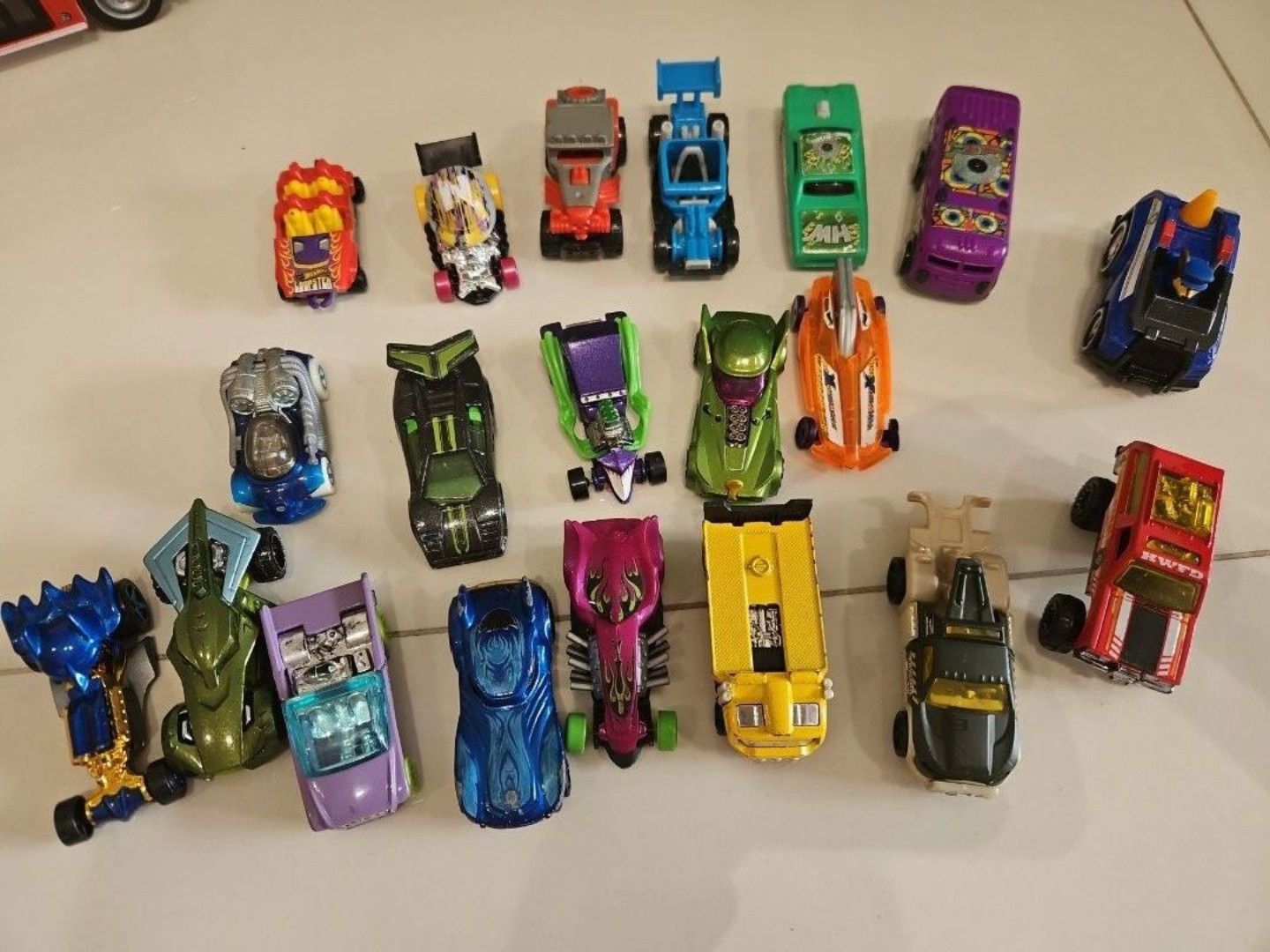 20 pcs Hot Wheels Toy Car Collection, Hobbies & Toys, Toys & Games on ...