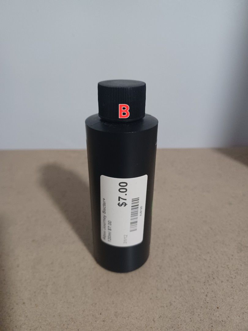 Aquarium water nutrifying agents, plant fertilisers and other chemicals ...