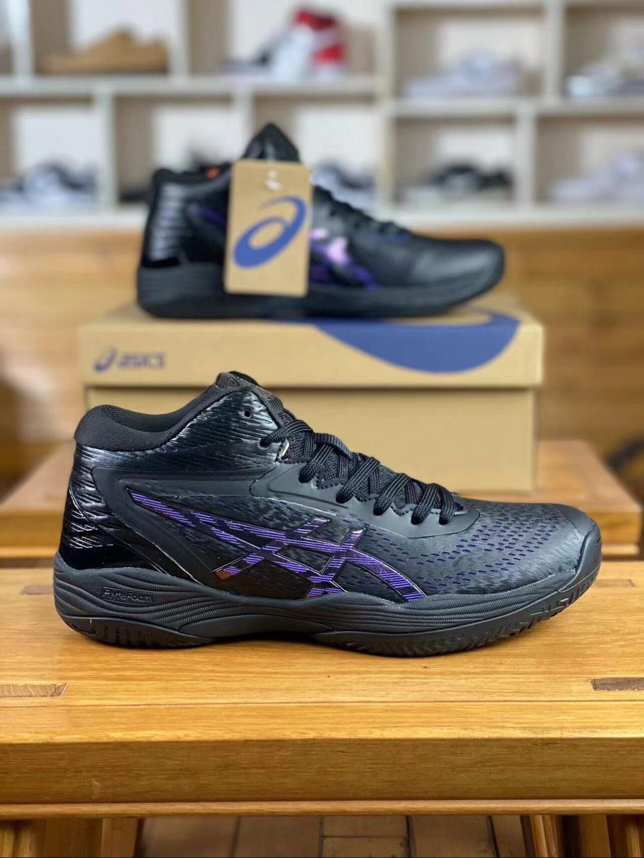 Asics Gel Hoop V14 basketball shoes, Women's Fashion, Footwear ...