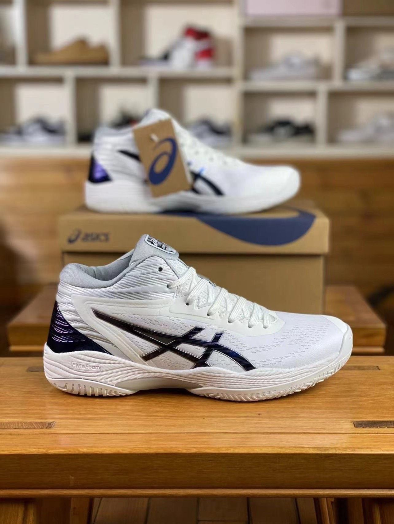 Asics Gel Hoop V14 basketball shoes, Women's Fashion, Footwear ...
