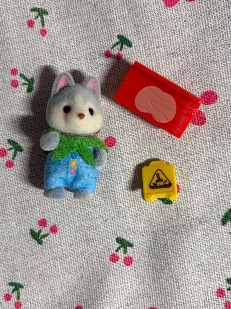 Calico Critters Husky Family Figure with Accessories, Hobbies & Toys ...