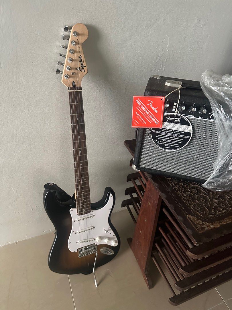 Fender Squier Sonic Stratocaster w/ Amplifier, Hobbies & Toys, Music ...