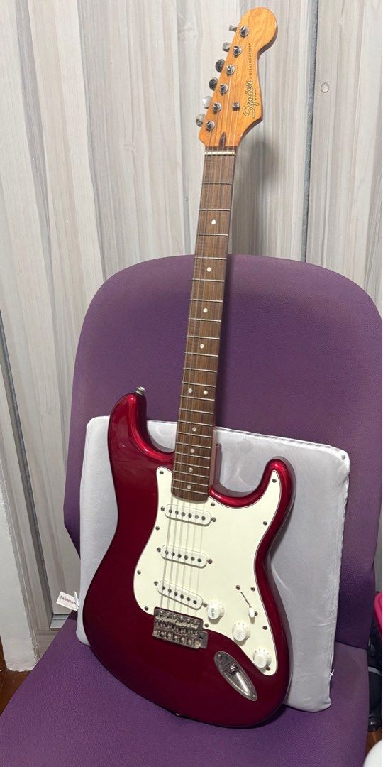 Fender Squier Classic Vibe 60s stratocaster electric guitar, Hobbies ...
