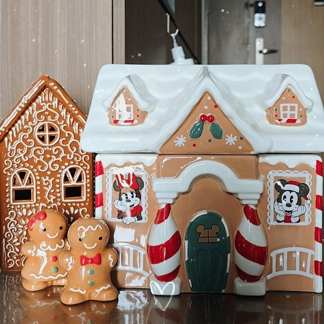 Hallmark Disney Mickey Mouse and Friends Gingerbread House cookie ...