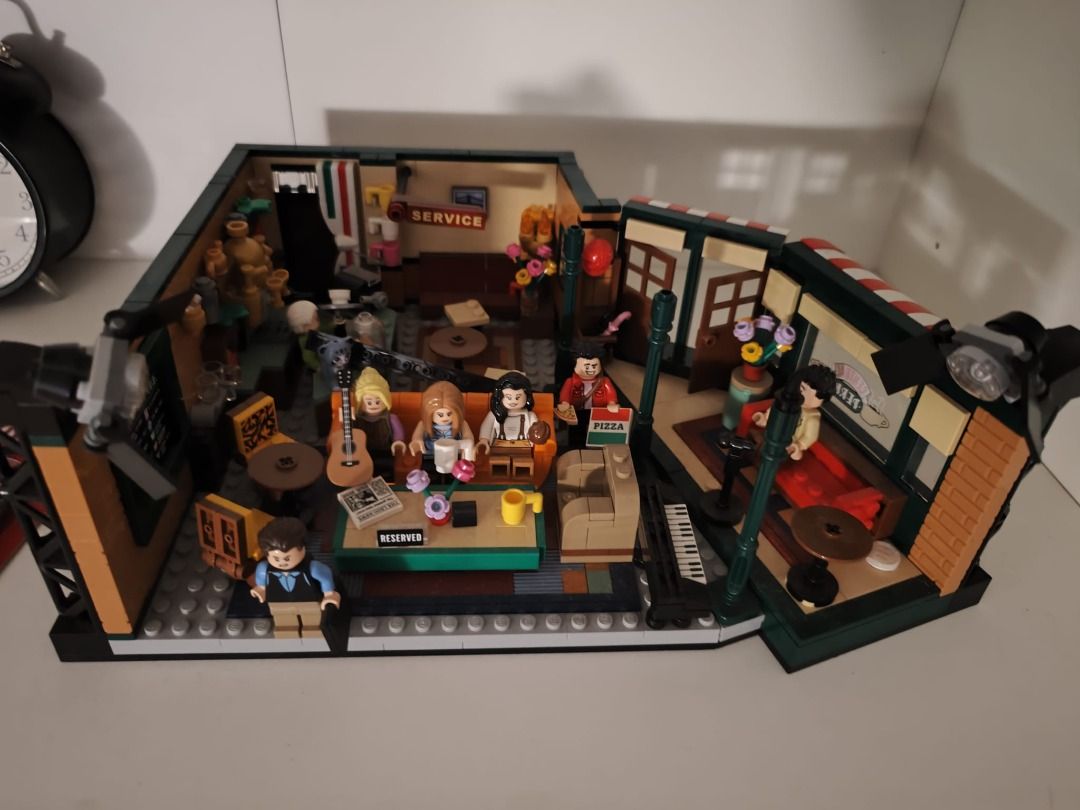 LEGO Ideas 21319 Central Perk Friends Set - complete & assembled ...
