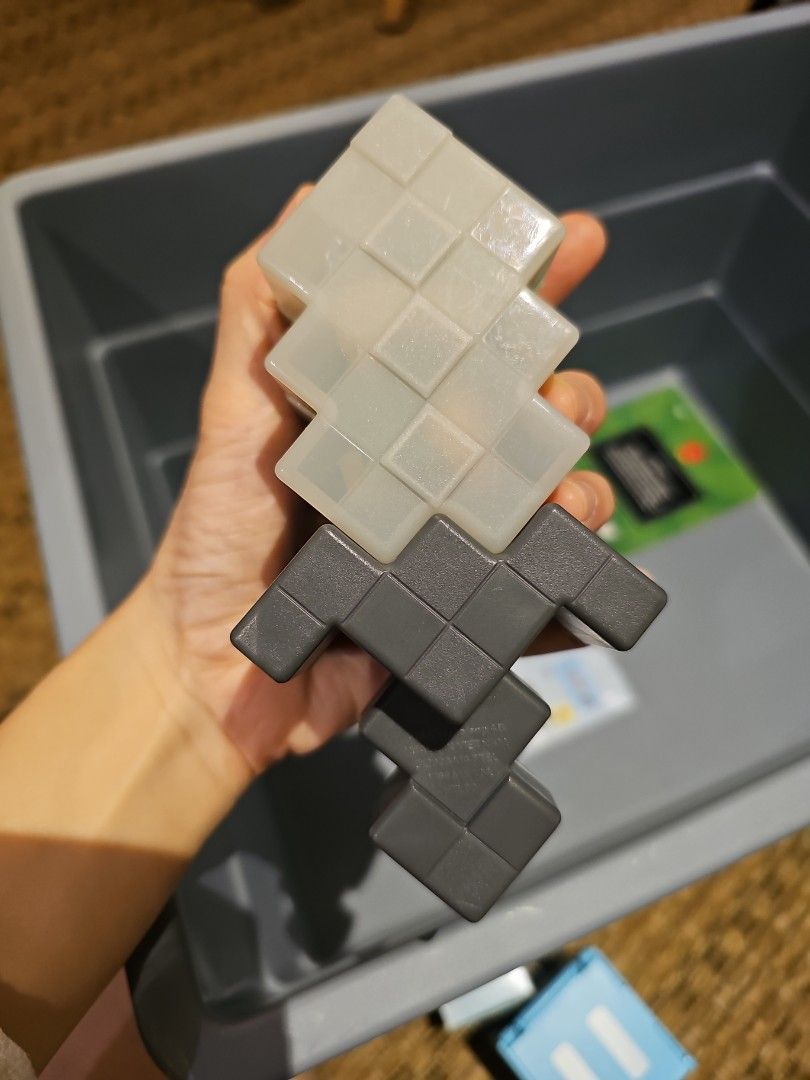 Minecraft sword box with kinetic sand and figure, Hobbies & Toys, Toys ...