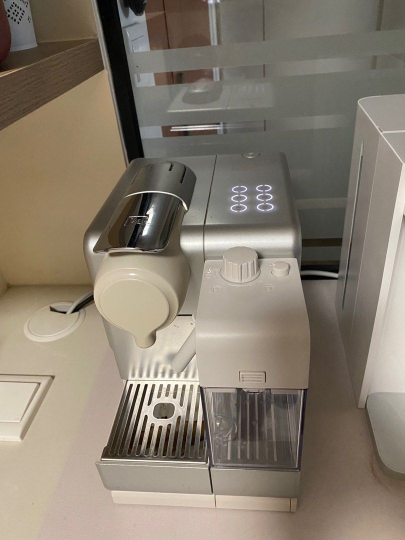 Nespresso Lattissima Touch Coffee Machine - Silver, TV & Home ...