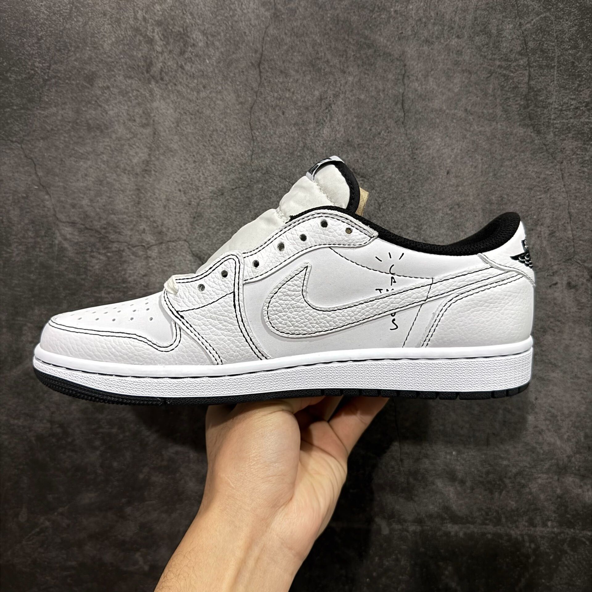 Nike Air Jordan 1 x Travis Scott 1, Women's Fashion, Footwear, Sneakers ...